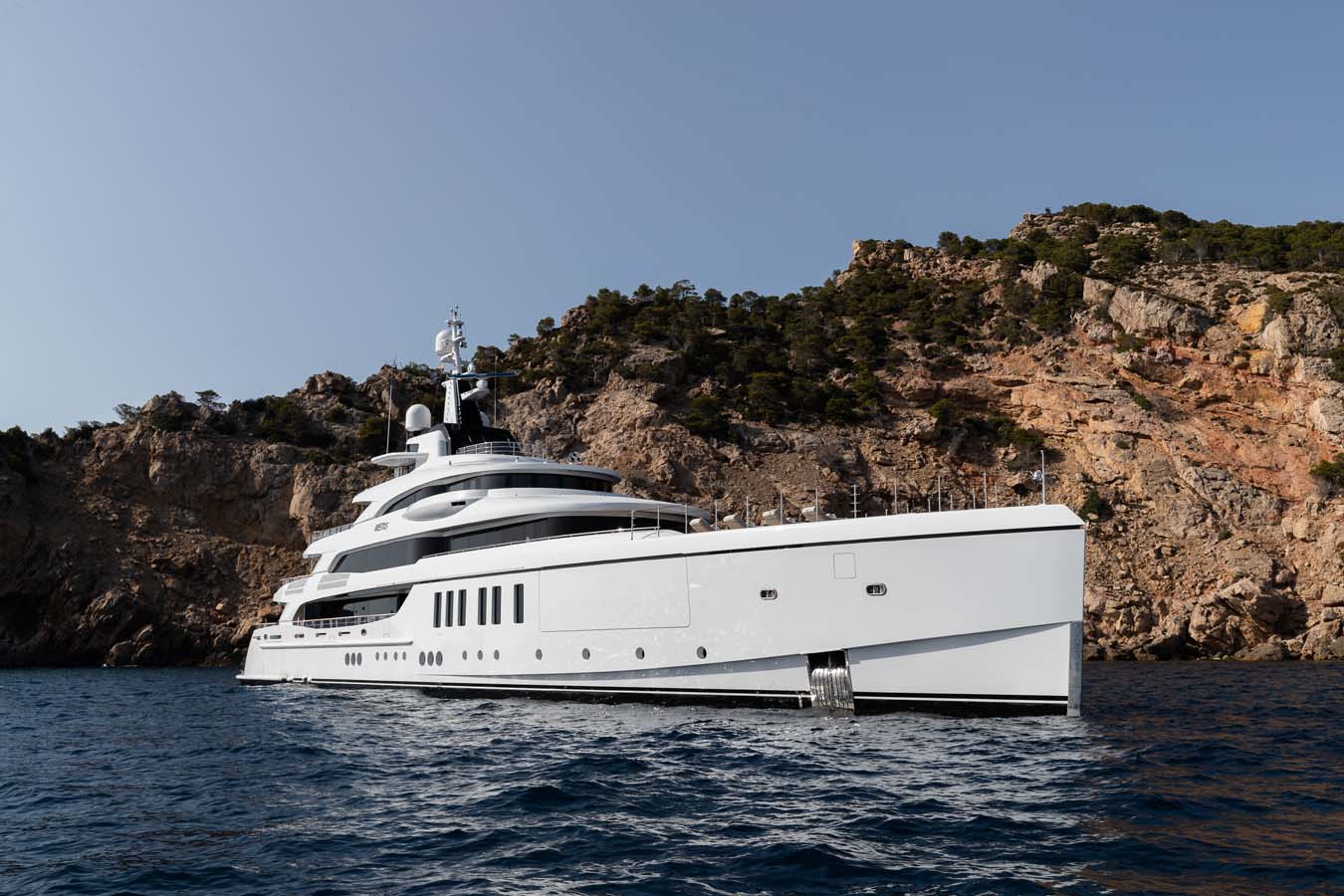 63M CUSTOM LUXURY SUPERYACHT Yacht Charter Details, Benetti ...